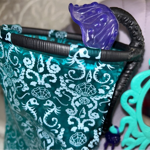 monster high | Toys | Monster High Lagoona Blue Doll Shower Set Vanity ...